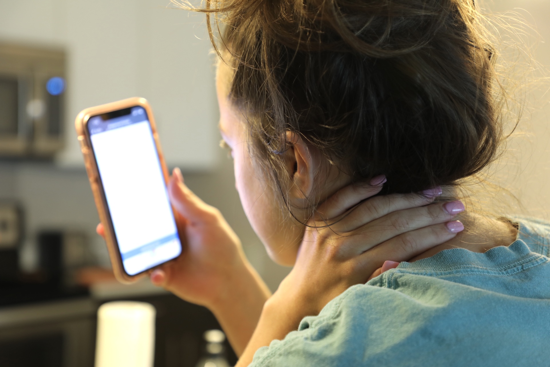 Back and neck pain and smartphone: is there a correlation? - ISICO